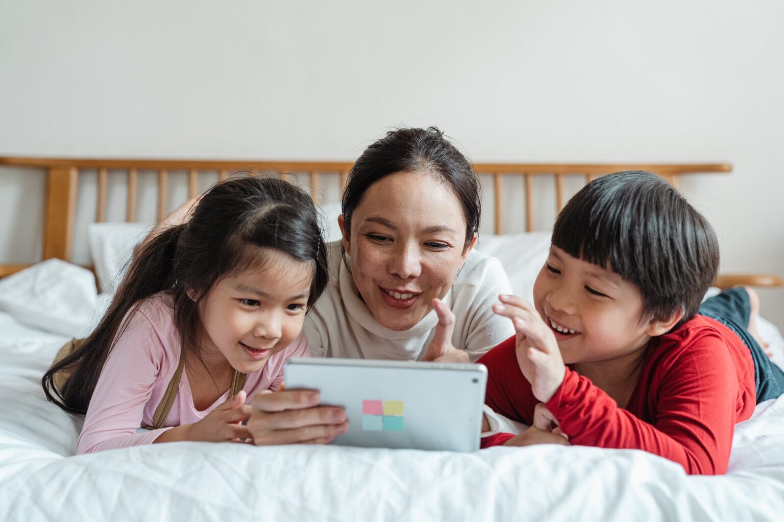 Tips to Successfully Manage Kids’ Screen Time – The Same Mountain